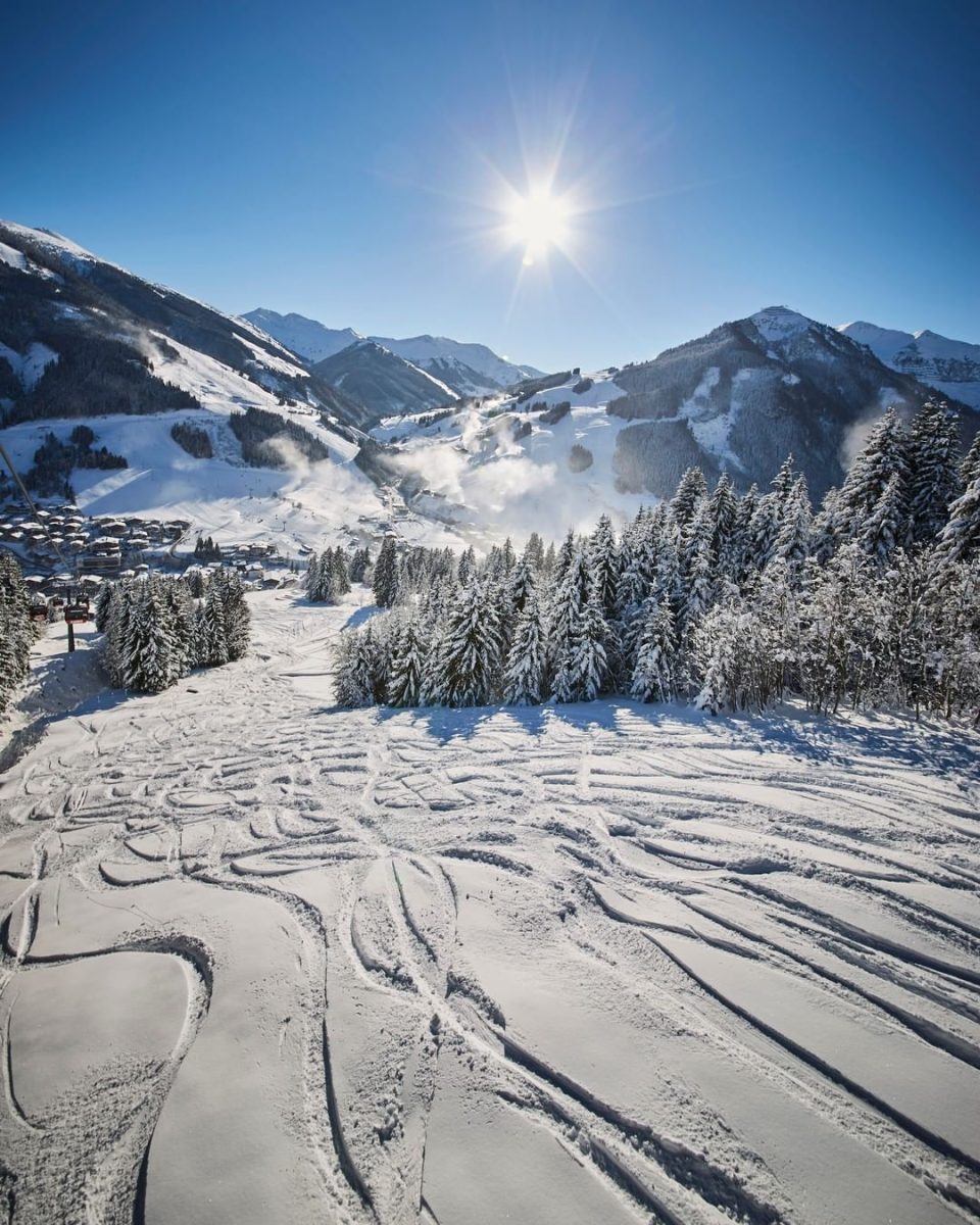 Skiing At Skicircus Saalbach Hinterglemm Leogang Fieberbrunn